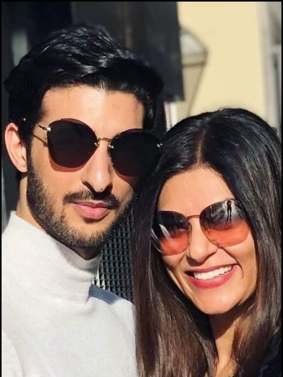 Sushmita Sen and Rohman Shawl's romantic clicks | Times of India