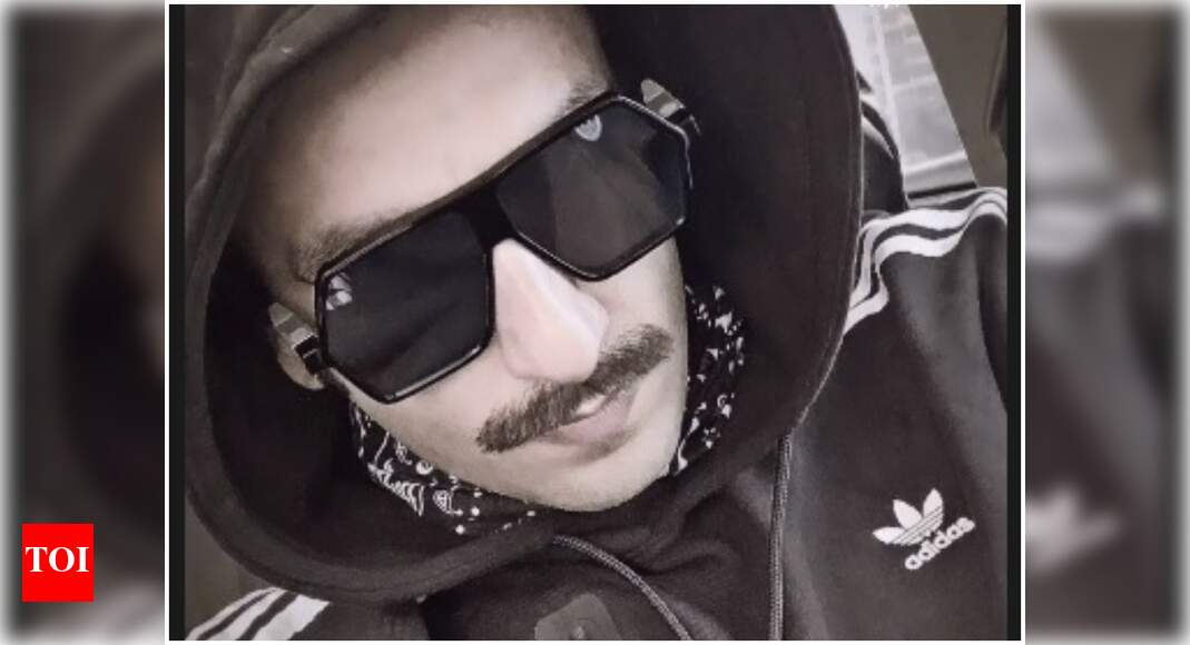 Ranveer Singh shares a jaw-dropping selfie sporting funky sunglasses on ...