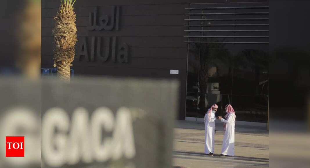 Qatar ruler lands in Saudi Arabia for summit to end blockade - Times of ...