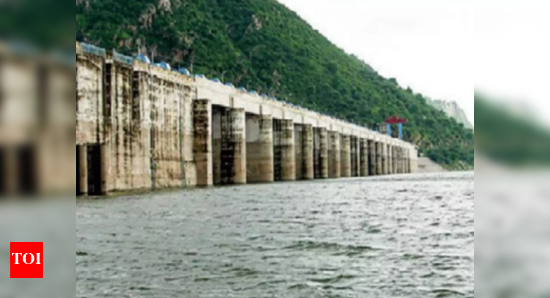 Maharashtra: Ujani dam’s water stock continues to be at full capacity ...