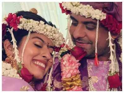 Abhidnya Bhave and Mehul Pai tie the knot in traditional Maharashtrian ...