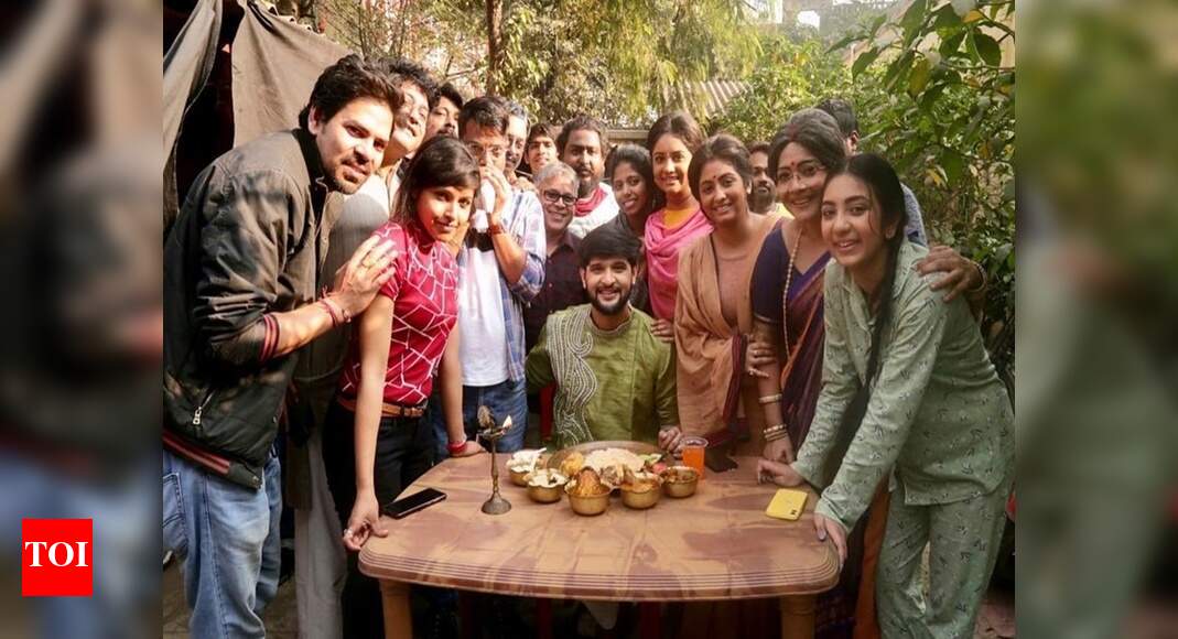 Krishnakoli actor Neel Bhattacharya enjoys his first 'Aiburobhat ...