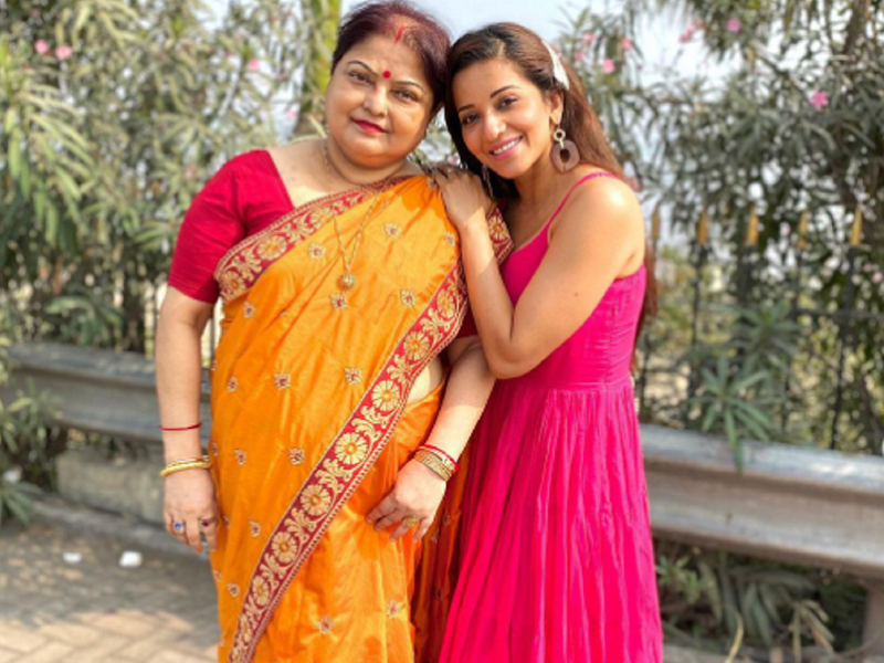 Monalisa shares a perfect family day out pictures | Bhojpuri Movie News ...