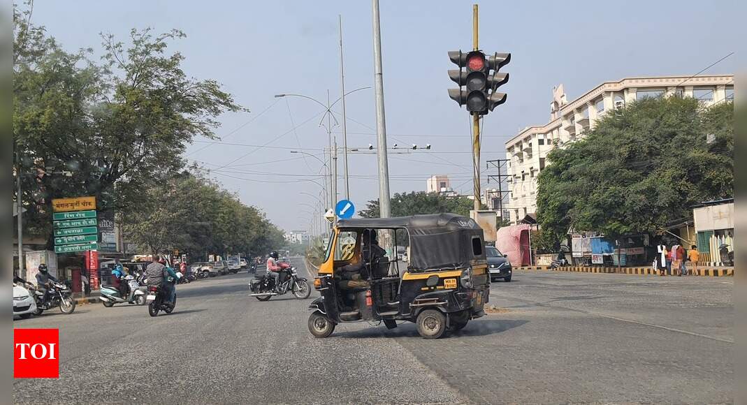 Breaking Traffic signals every second on Ring Road - Times of India
