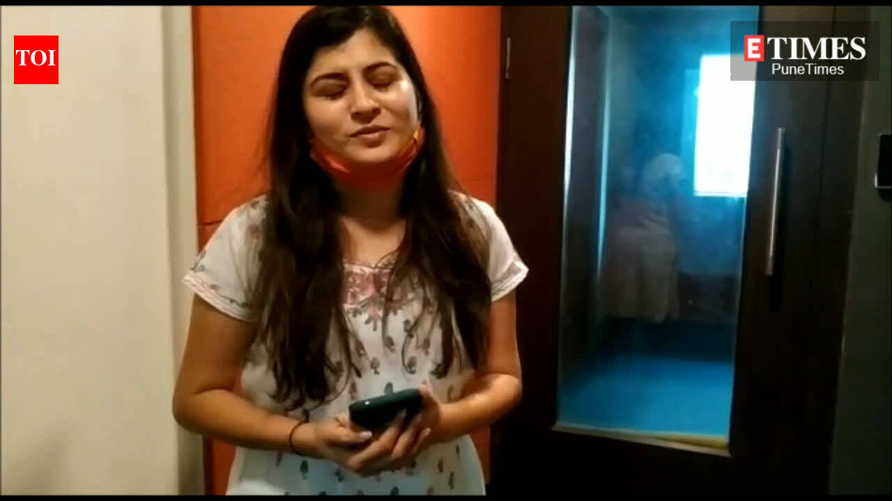 I had recorded my first title song with Narendra Bhide: Savaniee Ravindra