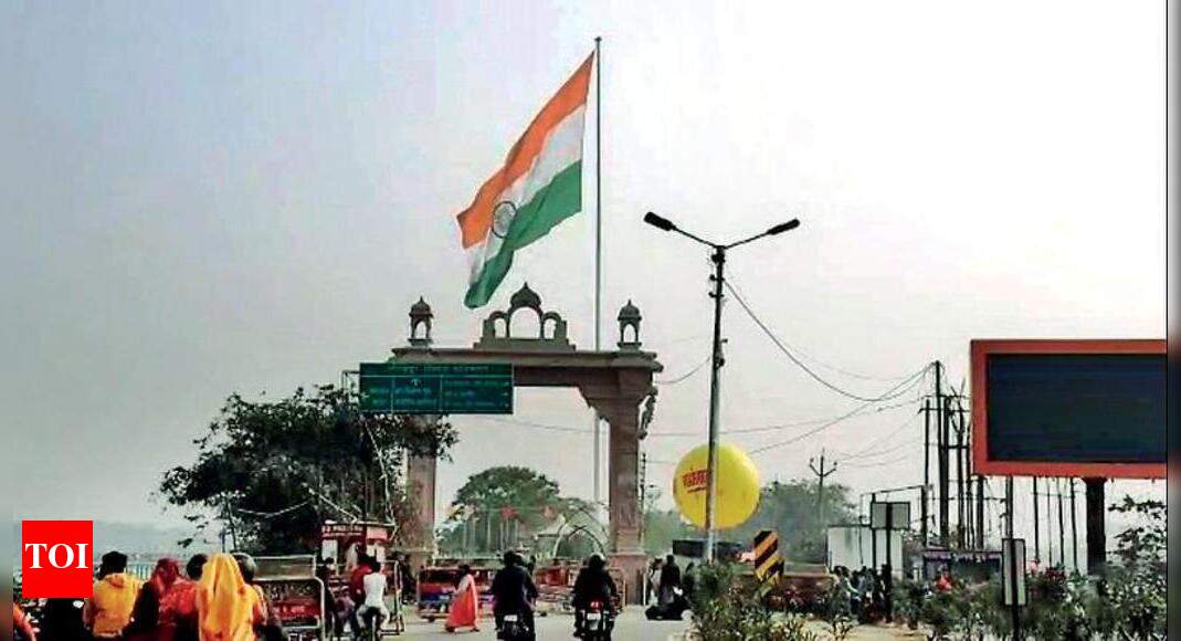 Locals flock to Ramgarh Tal to see UP’s highest tricolour | Varanasi ...