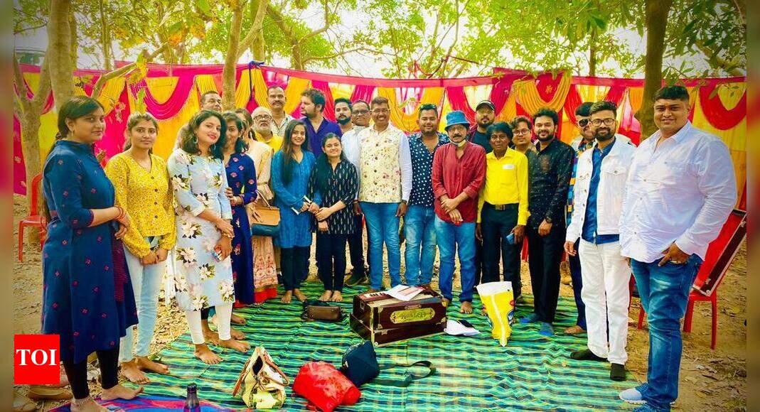 Fifteen Odia singers gather to compose a patriotic song | Events Movie ...