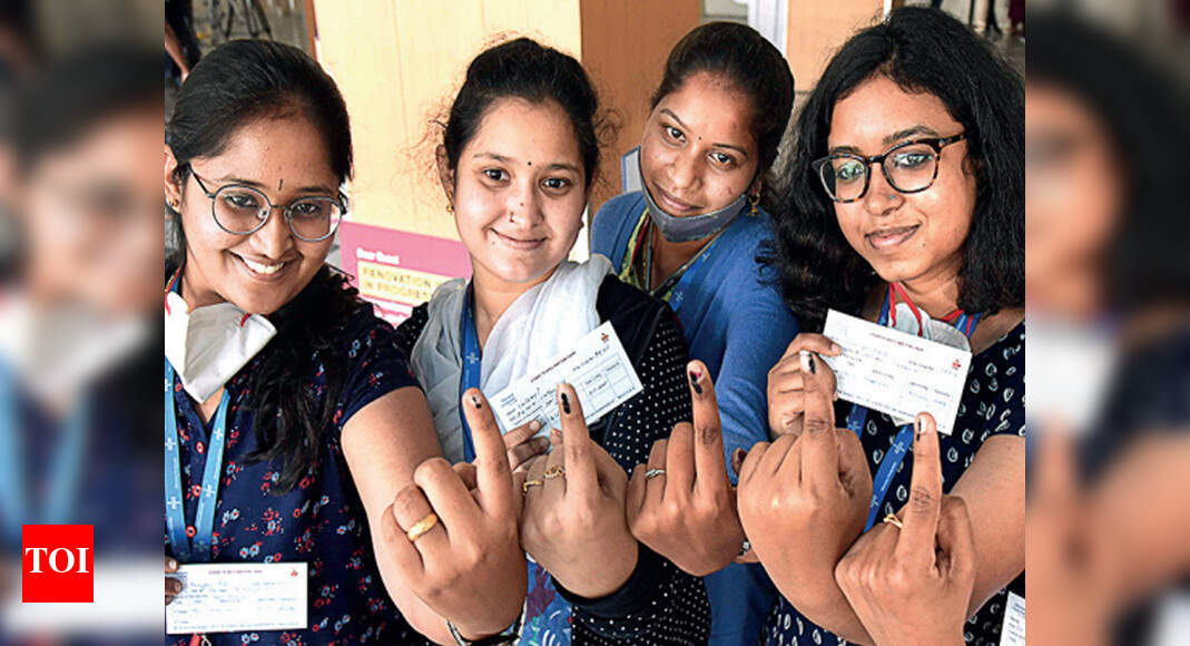 Karnataka: CoWIN tech glitches force officials to take drive offline ...