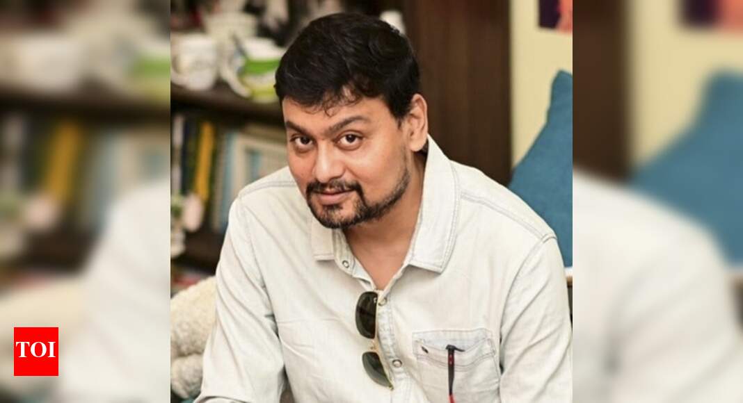 Filmmaker Subhrajit Mitra celebrates a quiet birthday at home | Bengali ...