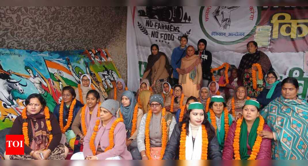 Women from Agra mark strong presence in farmers’ protest at Ghazipur ...