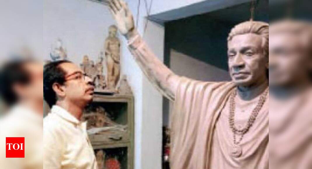 'Hindu' (hard)line inscribed at bottom of Bal Thackeray's statue in ...