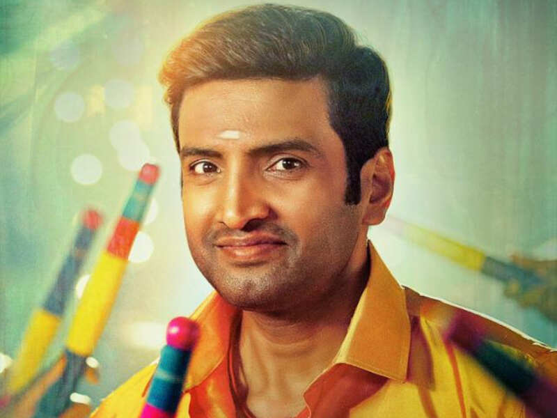 Santhanam begins shoot for his next, Sabhaapathy | Tamil Movie News ...
