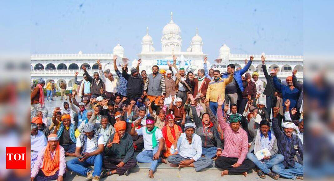 600 farmers from 4 states reach Agra on way to protest site at Delhi ...