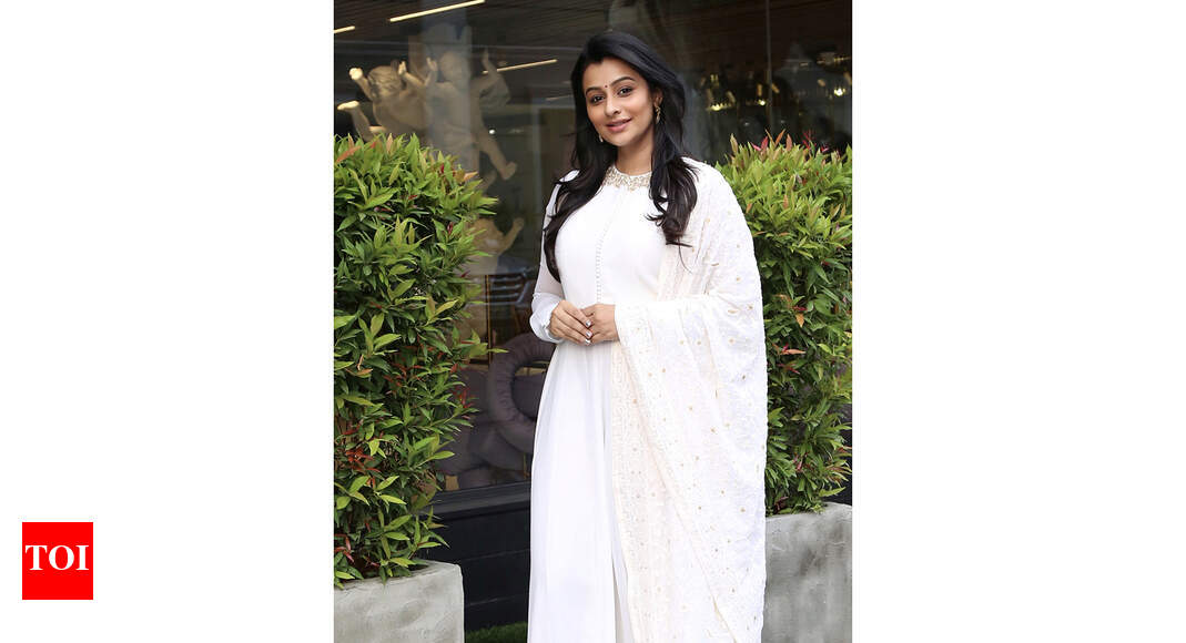 Gaadha plays a traditional character in Aarattu | Malayalam Movie News ...