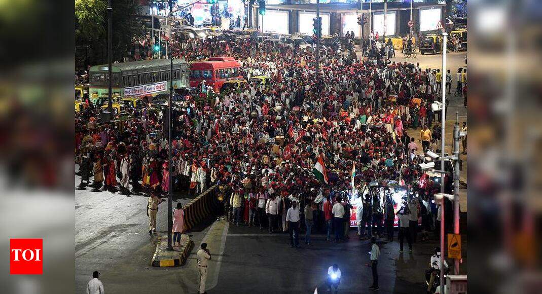 Mumbai: 15,000 farmers arrive at Azad Maidan for mega protest rally ...