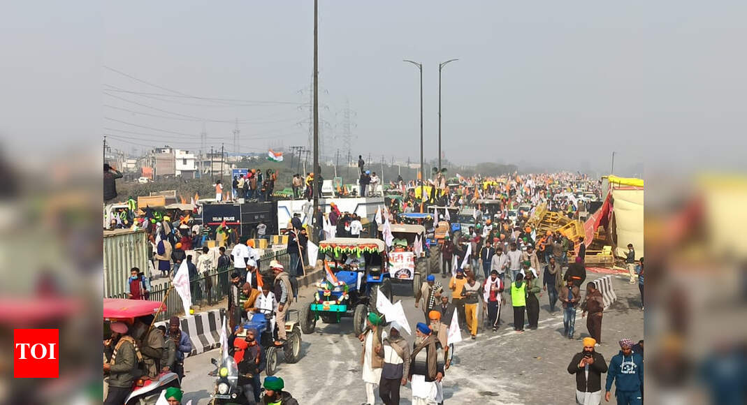 Tractor rally: Farmers protest intensifies, gates of several Delhi ...