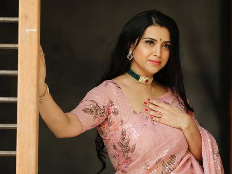 Swetha Changappa completes 18 years in the Kannada entertainment ...