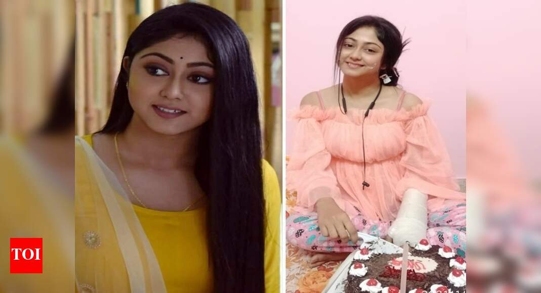 ‘Aparajita Apu’ actress Susmita Dey celebrates birthday with family ...