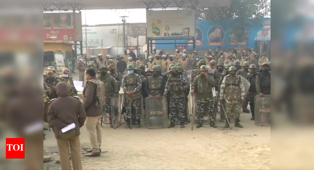 Delhi farmers protest: Heavy police deployment at Tikri, Singhu borders ...