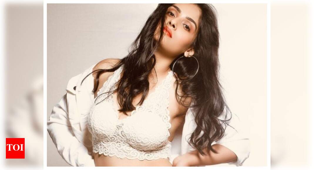 Pallavi Patil Sets The Temperature Soaring With Her Uber Glam Look See Pic Marathi Movie News