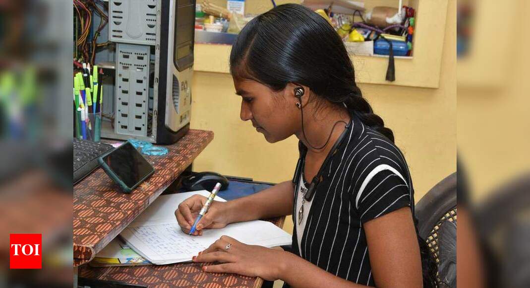 Kerala conducts over 6K online classes amid Covid challenge - Times of ...