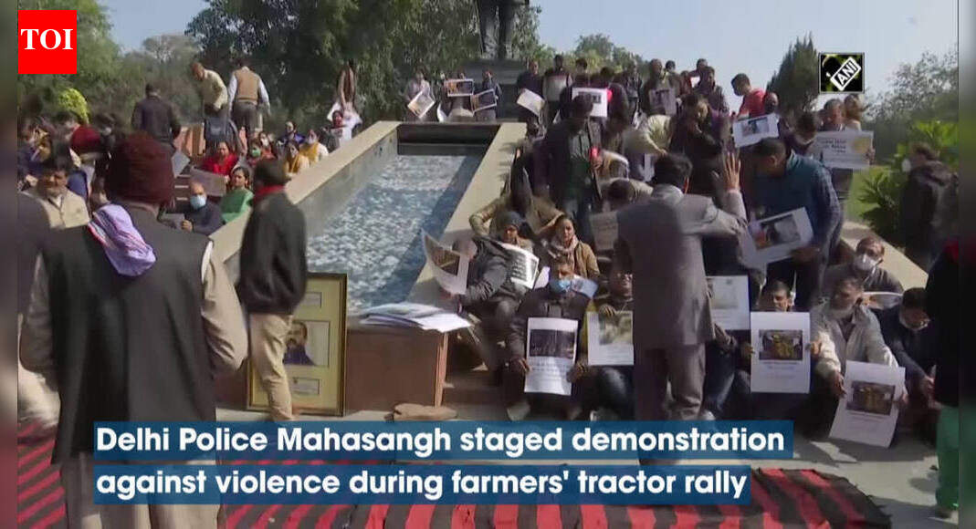 Delhi cops, their families protest against attack during tractor rally