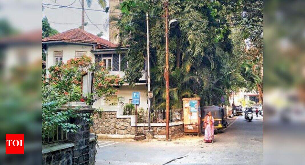 Pune: Deccan area residents’ body protests lane widening | Pune News ...