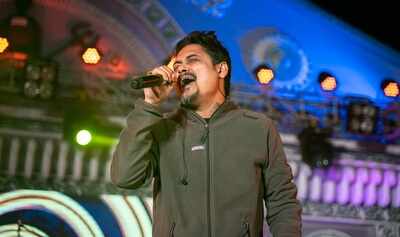 Cactus' Pata experiences a narrow escape in a road accident | Bengali ...