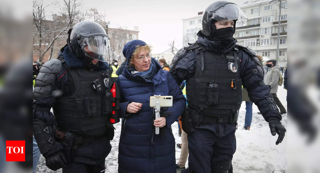 Russian police lock down cities to prevent Navalny protests - Times of ...