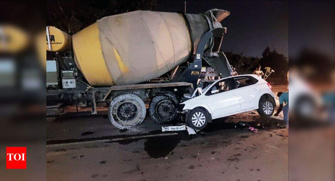 Bengaluru: Four die after car crashes into truck | Bengaluru News ...