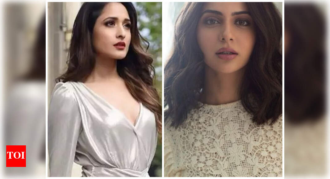 Video: Rakul Preet Singh and Pragya Jaiswal catch up over delicious ...