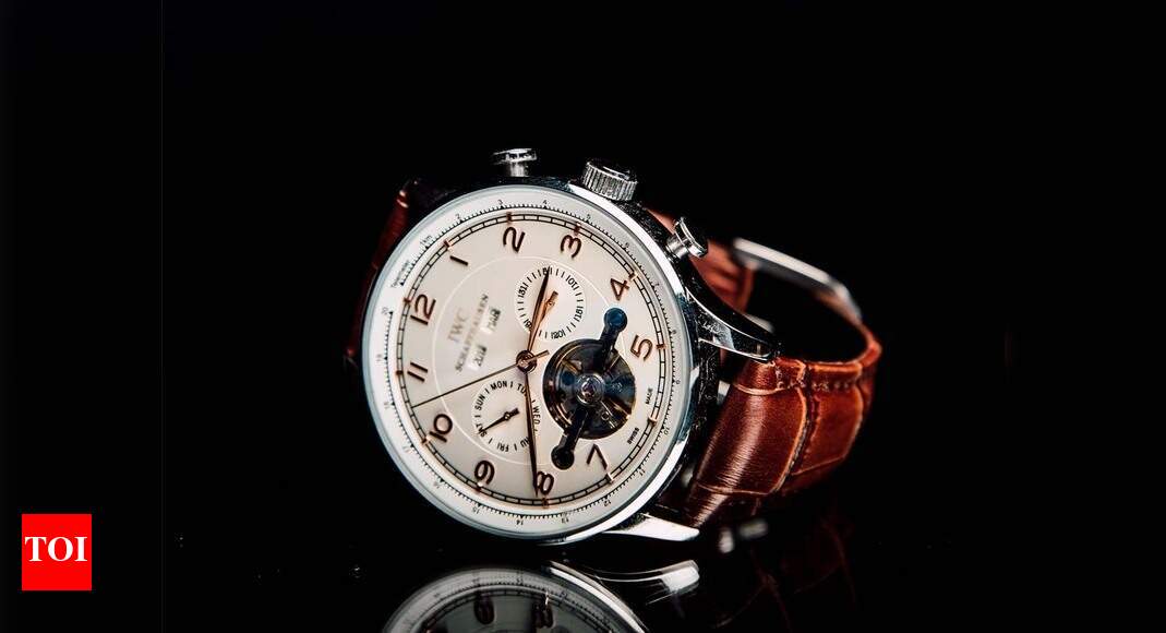 Classy tan leather strap watches for men for a truly timeless style ...