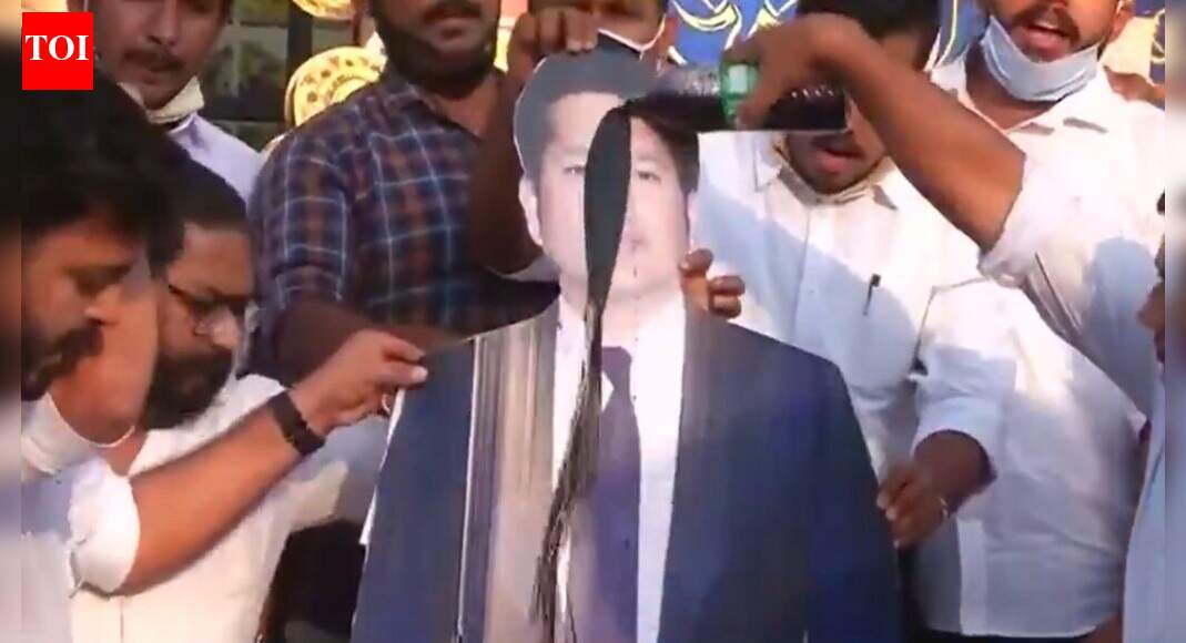 Kerala: Congress leaders pour oil, ink over Sachin Tendulkar’s cutout ...