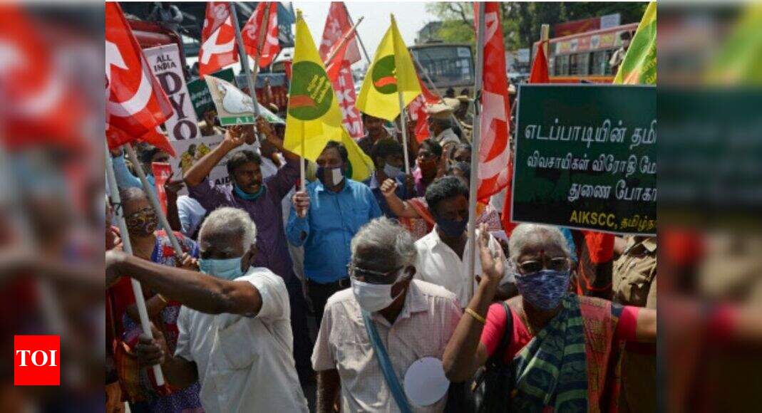 Tamil Nadu farmers stage protests, support 'chakka jam' | Chennai News ...