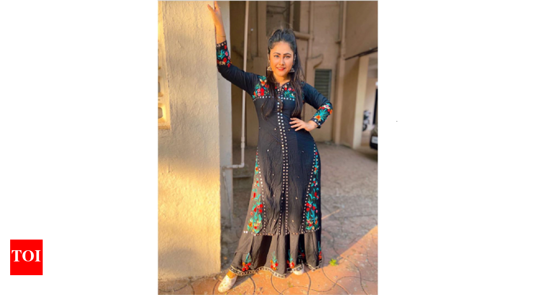 Priyanka Pandit shows her beauty in a black attire | Bhojpuri Movie ...