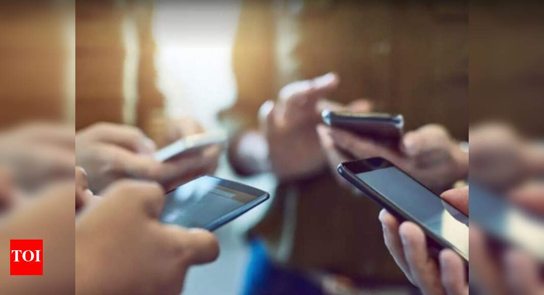 Infographic: Smartphone users near 4-billion mark - Times of India