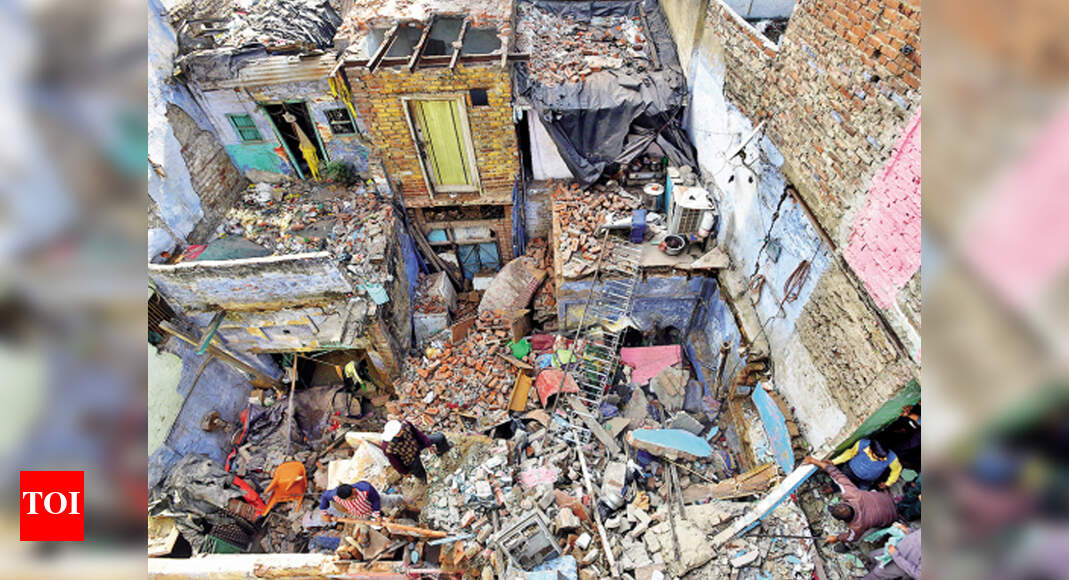 Delhi: Corporation survey to identify dangerous buildings fails to ...