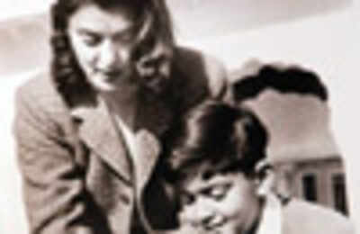 Rajasthan goes to France... - Times of India