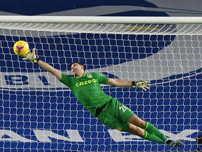 Keeper Emiliano Martinez steers Aston Villa to scoreless draw with ...