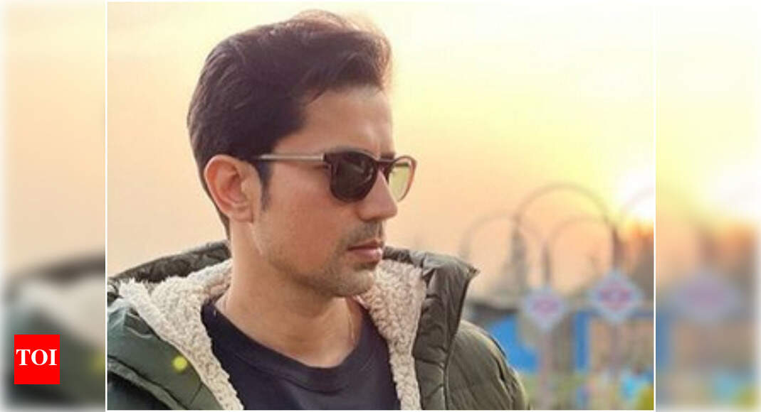 Sumeet Vyas shares an adorable picture with son Ved | Hindi Movie News ...