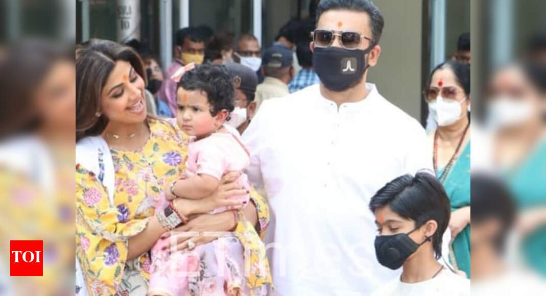Photos: Shilpa Shetty visits Siddhivinayak Temple with her family on ...