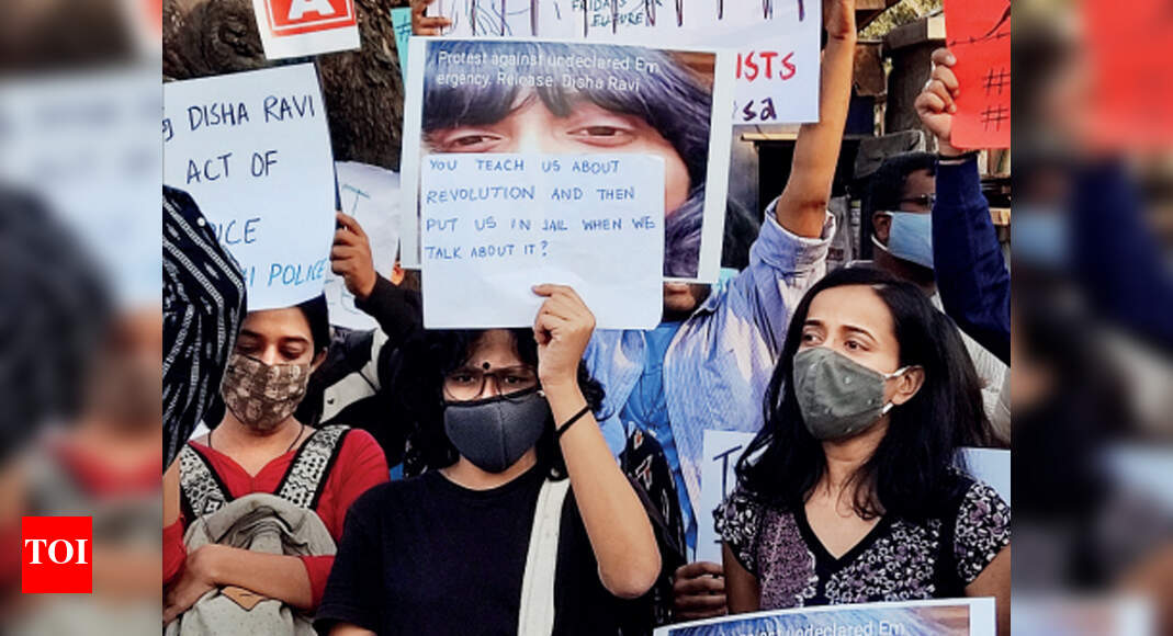 Historian Ramachandra Guha joins protest, demands Disha Ravi's release ...