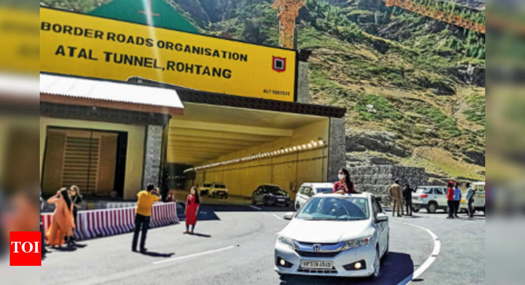 A first: HRTC starts Lahaul-Kullu bus service in winter | Shimla News ...