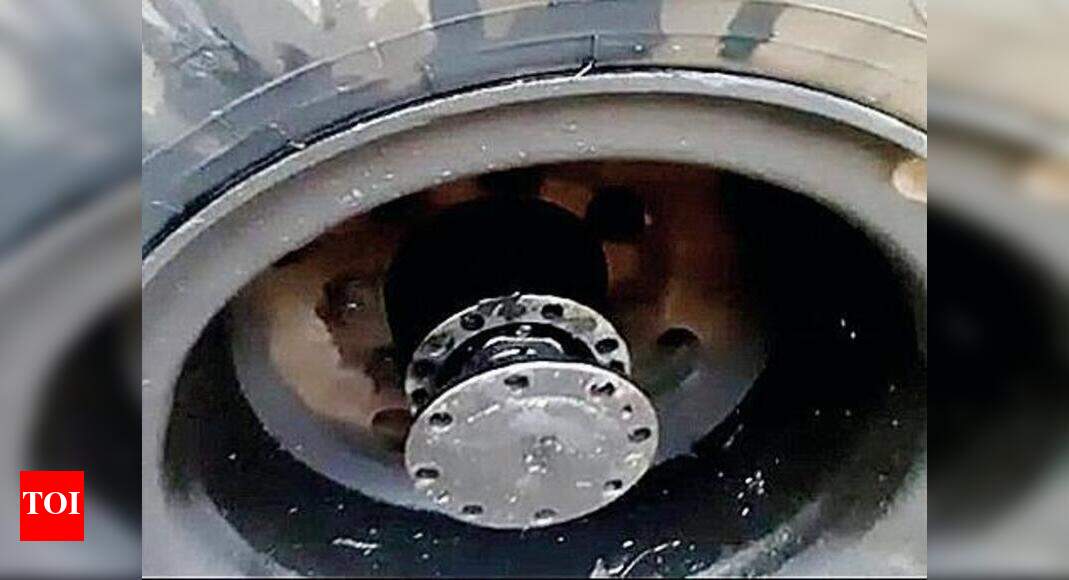 Kalyan: ST bus runs with tyre bolts missing, lucky escape for 40 ...