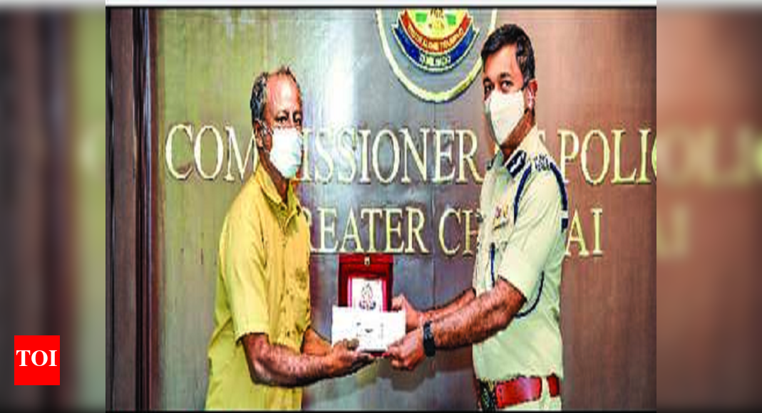 Chennai: Auto driver hands over bag with Rs 1.7 lakh to cops, rewarded ...