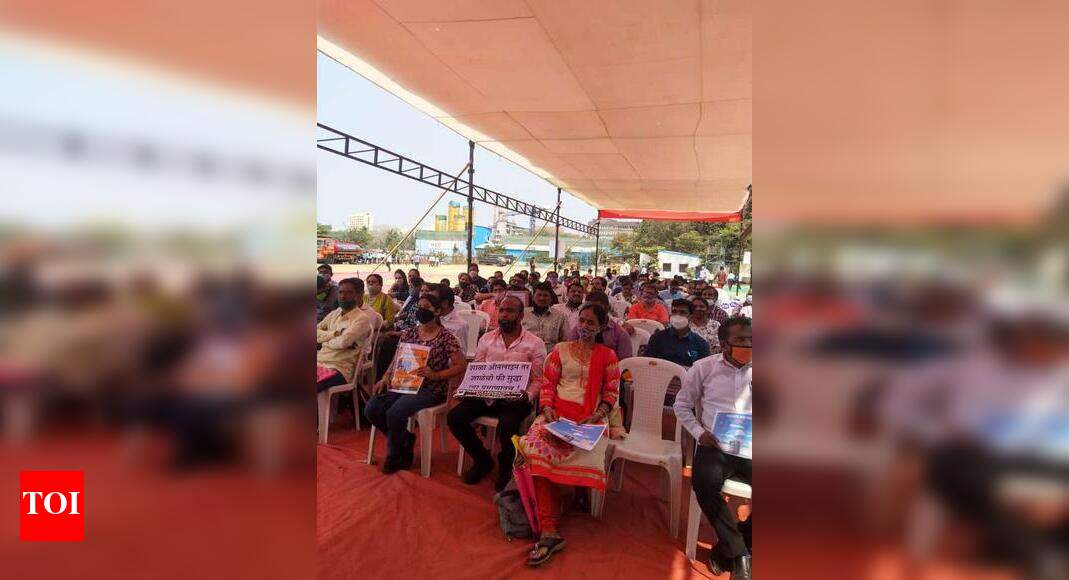 Fee protest: Meeting with min on Mon | Mumbai News - Times of India