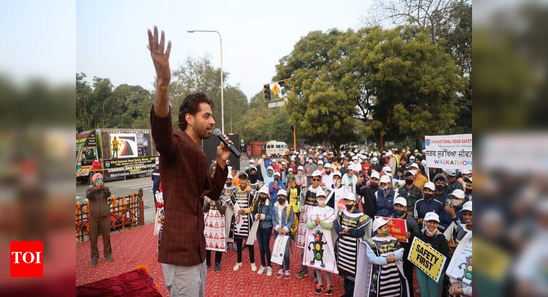 Singer Jashan Singh performs at a road safety event | Events Movie News ...