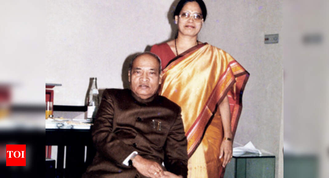 Narasimha Rao's daughter files nomination for election to Telangana ...