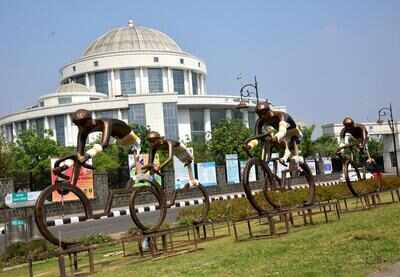 Mumbai’s biggest cycle track project goes off track | Mumbai News ...