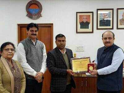 KU zoology professor Jitender Bhardwaj awarded Young Scientist award by ISSRF - Times of India